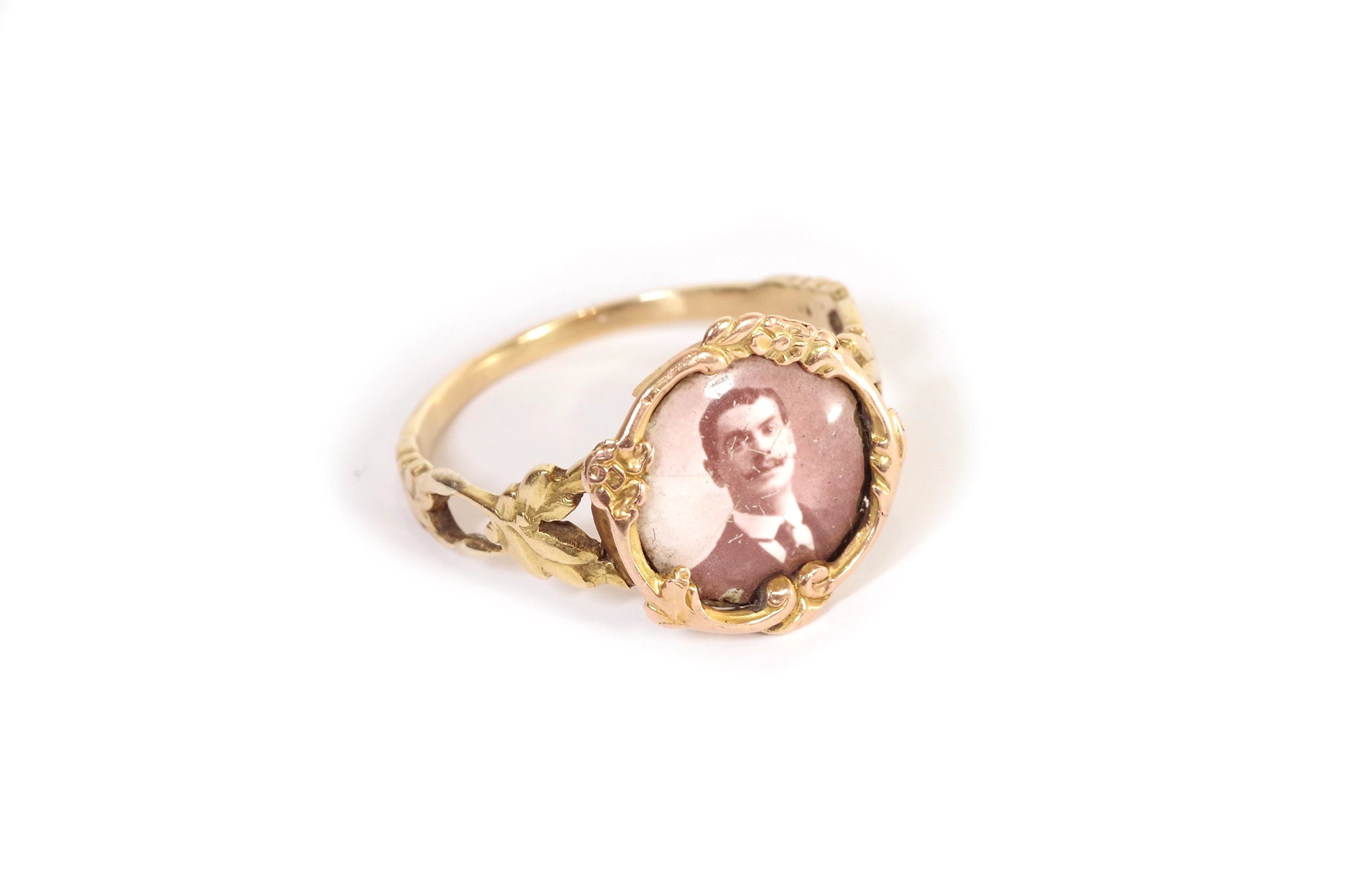 Photographic enamel portrait ring