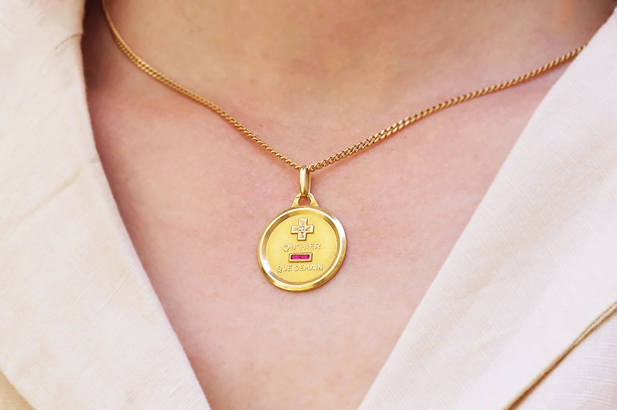 Augis Love medal medium